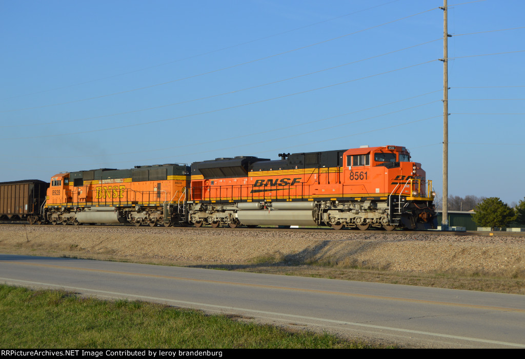 BNSF 8561 pulling the hill
